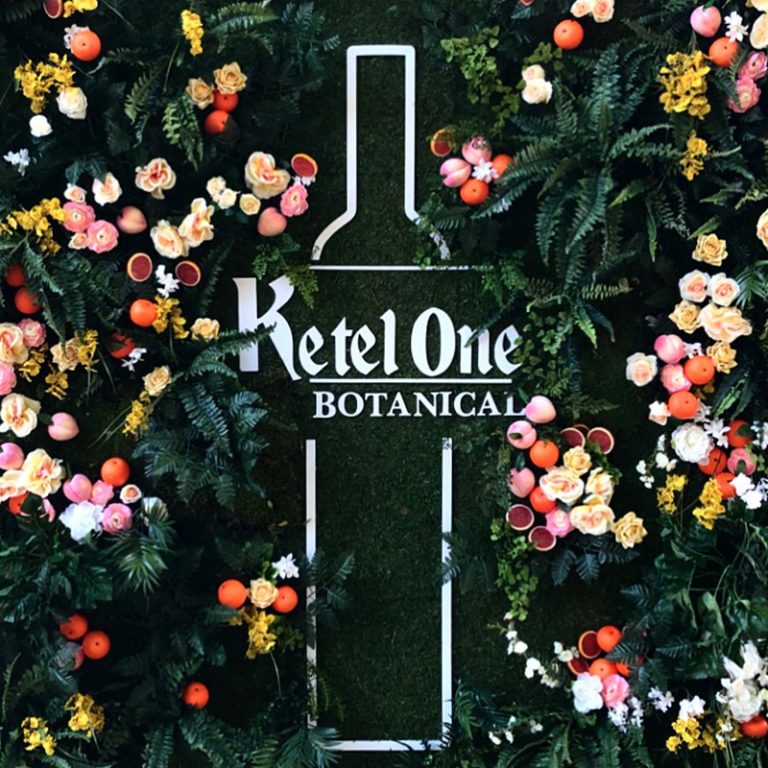 Festive Elegance: How Flower Walls Transform Corporate Holiday Parties ...